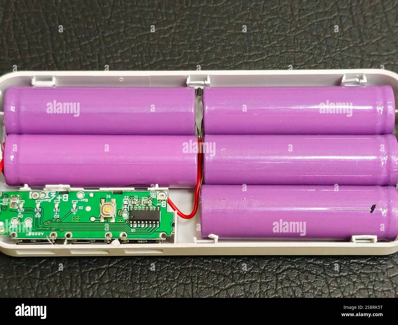 A power bank 18650 battery pack cells, cylindrical lithium-ion battery ...