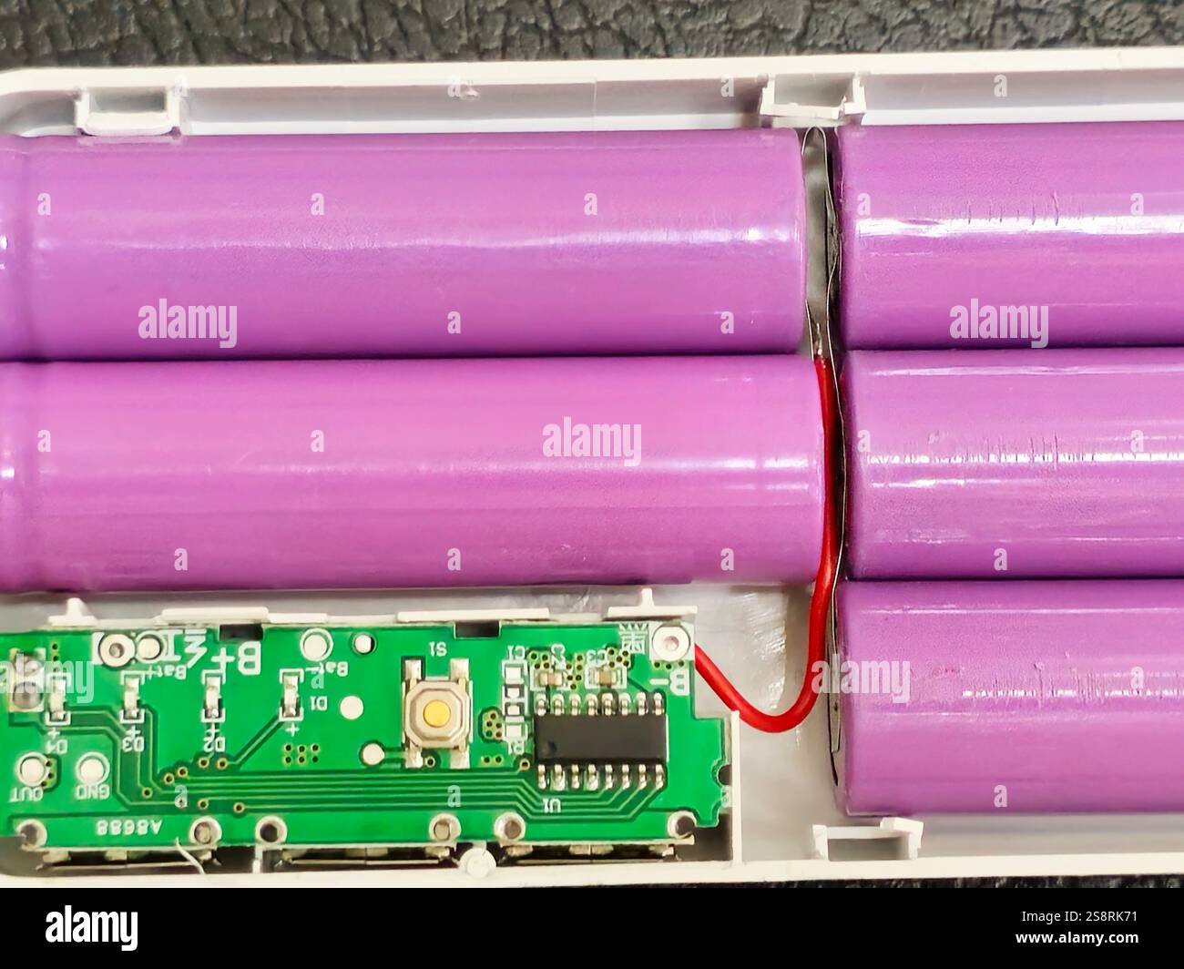 A power bank 18650 battery pack cells, cylindrical lithium-ion battery ...