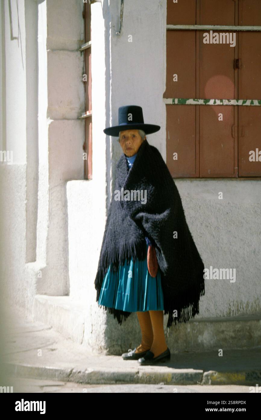 Bolivian native people hi-res stock photography and images - Alamy