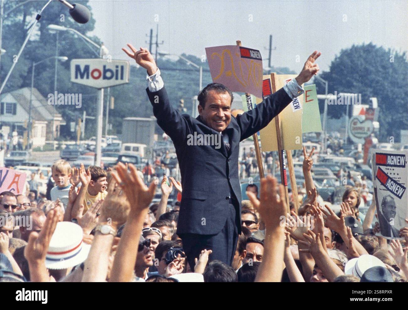 President nixon 1968 hi-res stock photography and images - Alamy