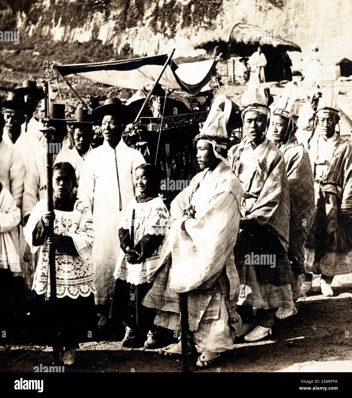 Funeral in Seoul, korea adopting traditional clothes and rituals of the ...
