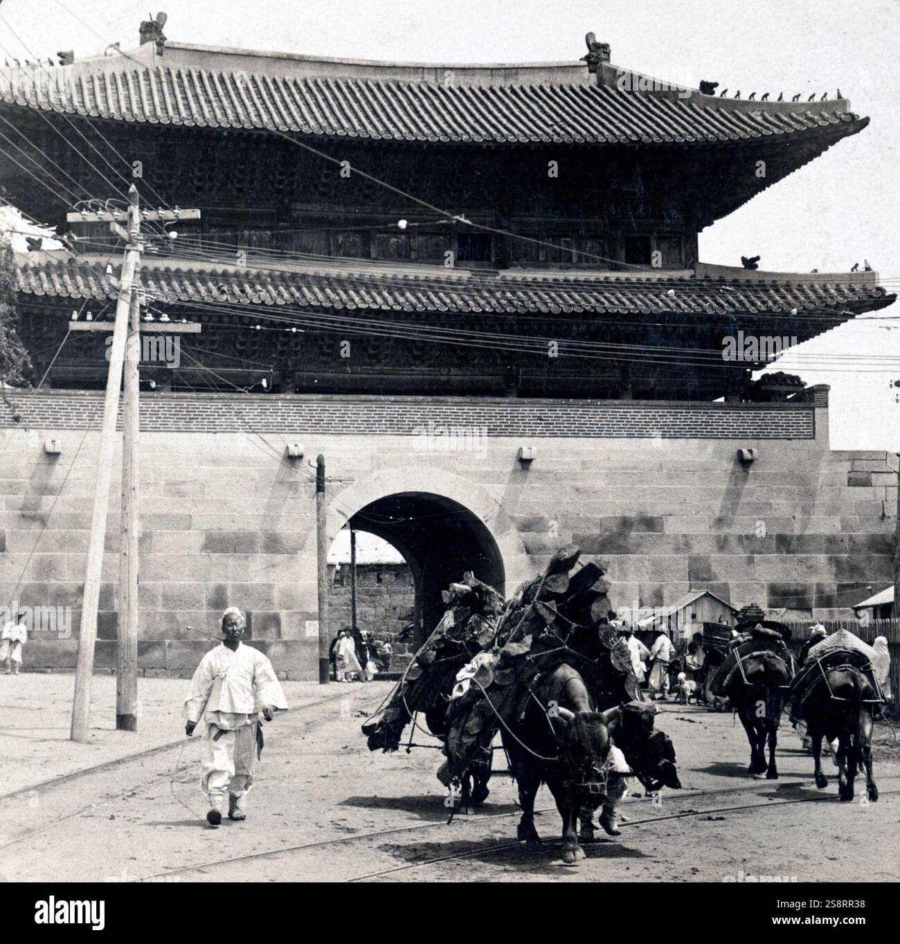 Heunginjimun (Dongdaemun), Eastern Great Gate, one of The Eight Gates ...