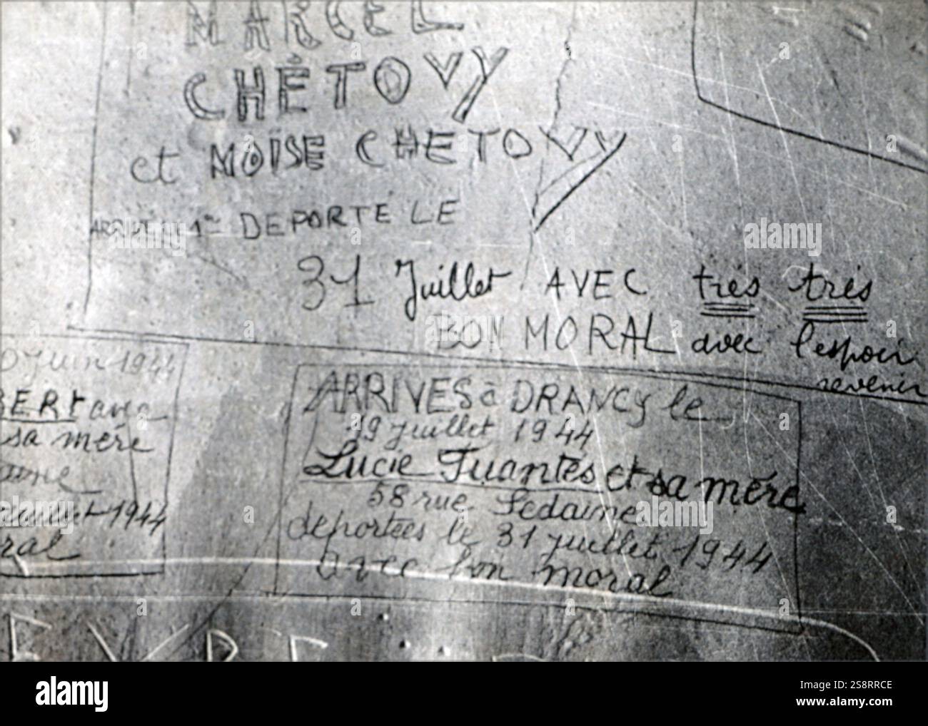 Messages of courage inscribed by Parisians on a wall before they were ...