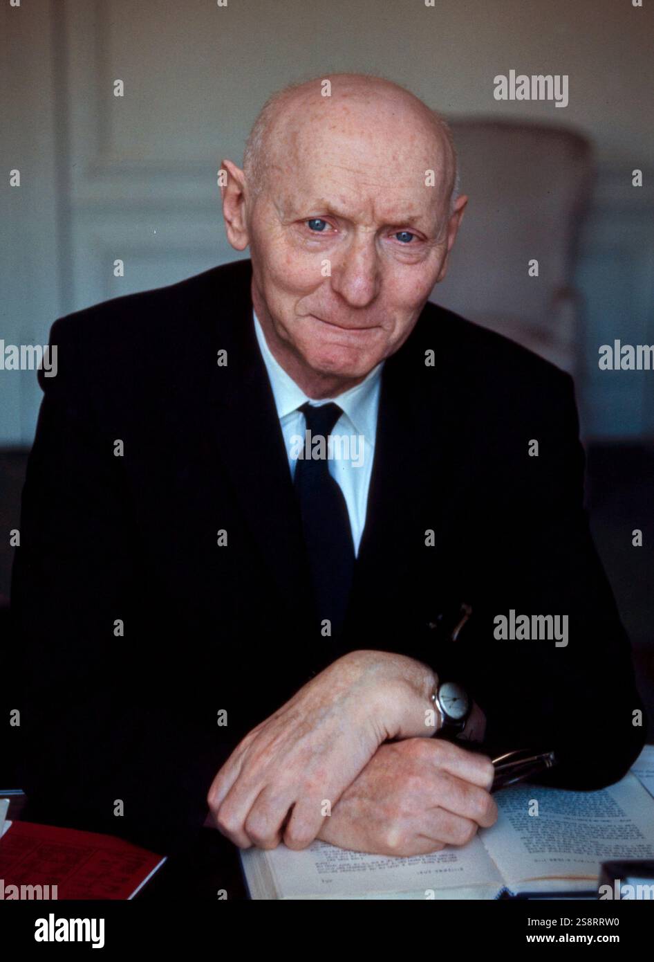 Isaac Bashevis Singer (1903-1991) was a Polish-born Jewish-American ...