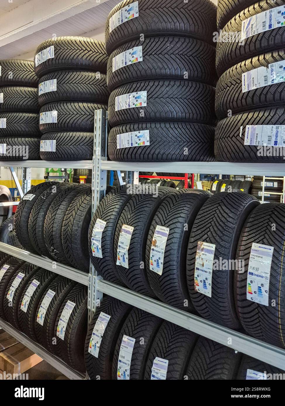 Tyre sale hi-res stock photography and images - Alamy