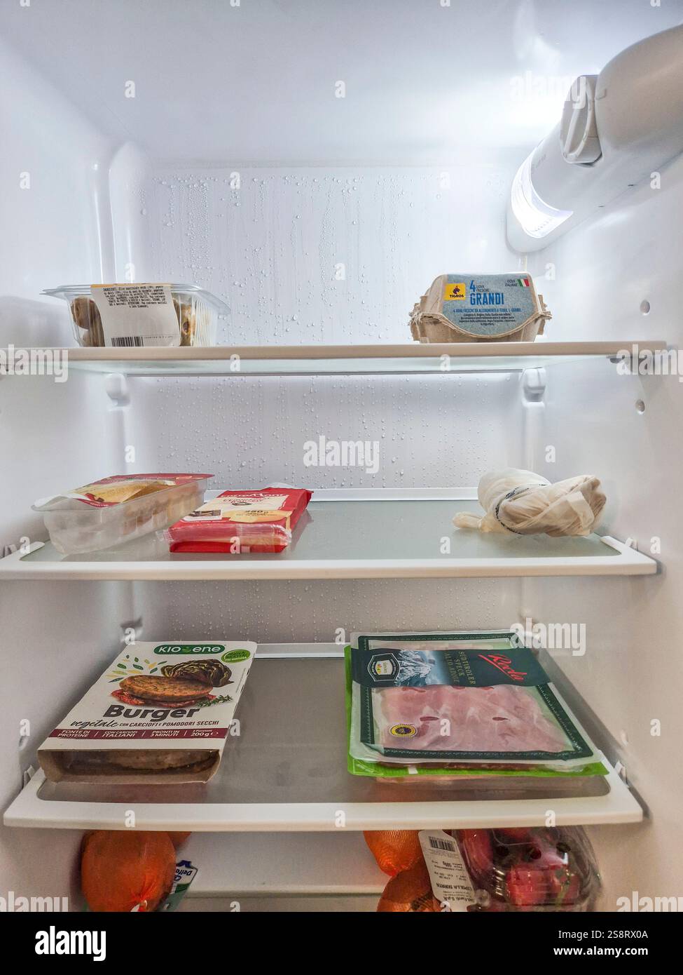 Cooking in an Italian house, refrigerator Stock Photo - Alamy