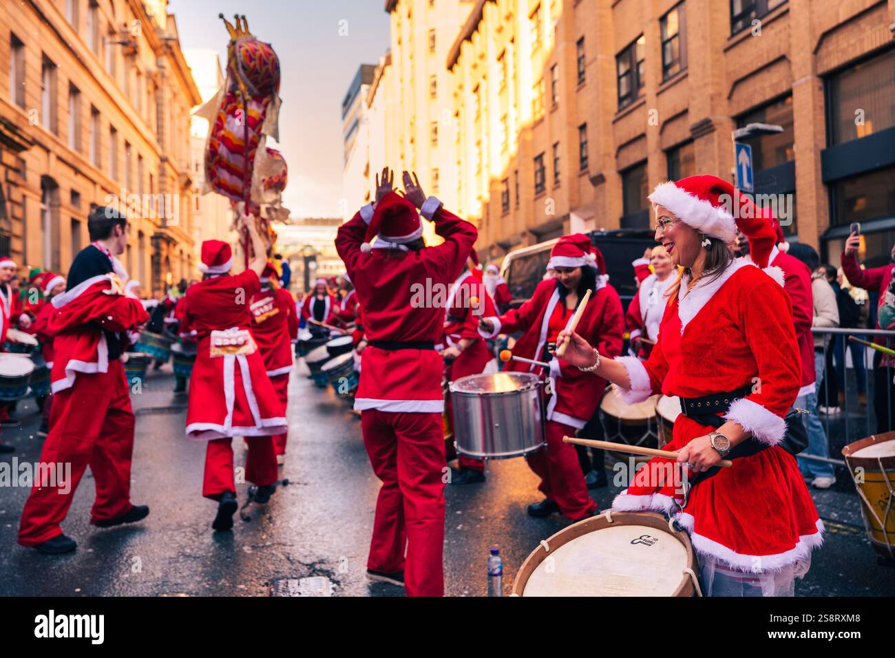 Liverpool fun run hi-res stock photography and images - Alamy