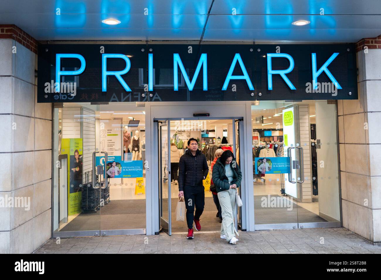 Cambridge, UK. 23rd Jan, 2025. People seen getting out from a Primark ...