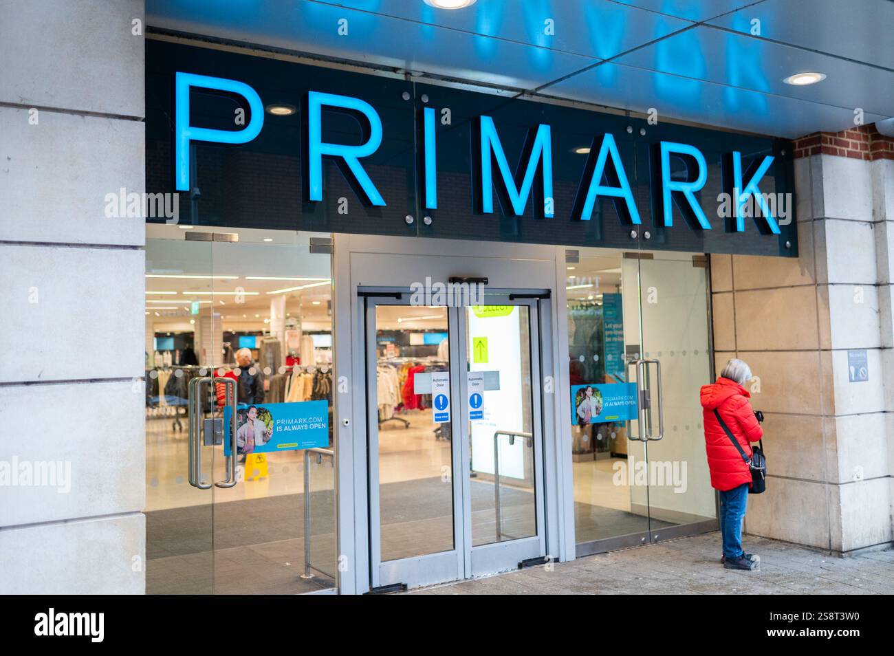 Cambridge, UK. 23rd Jan, 2025. A person seen standing outside a Primark ...