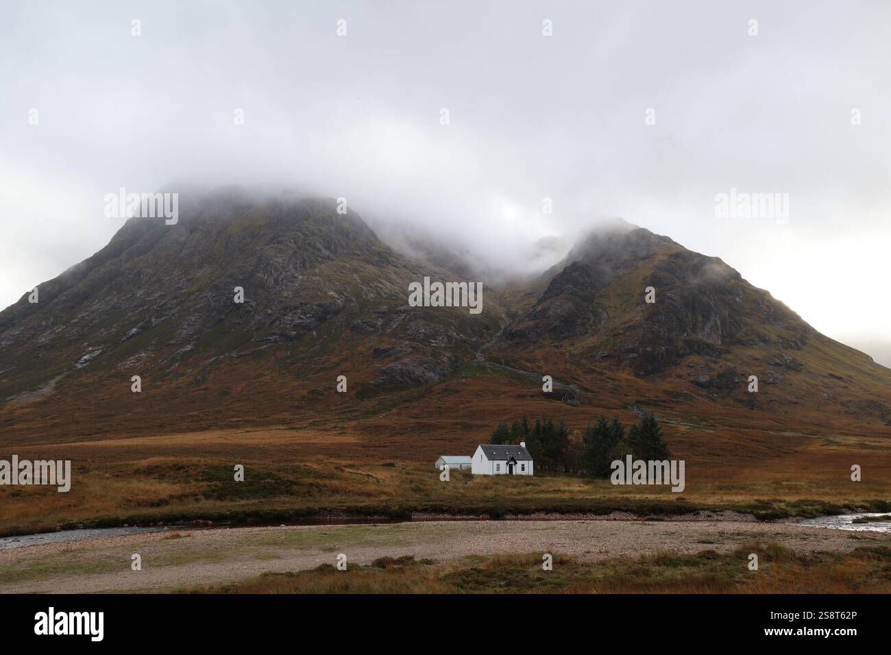 Scotland, Glencoe. The White wee house (Lagangarbh Hut Stock Photo - Alamy