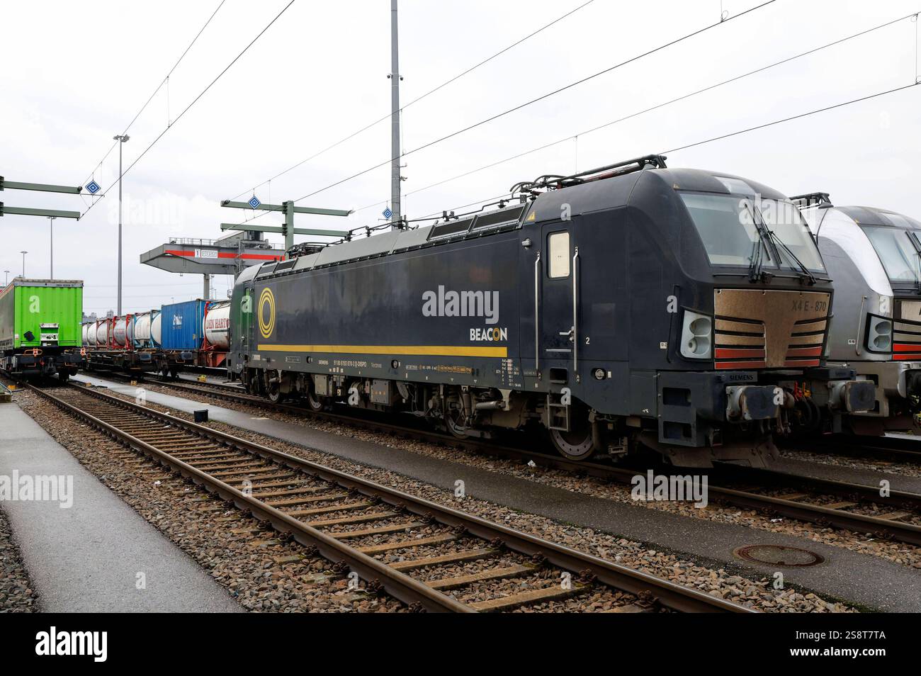 Siemens Vectron-Lok beim Fototermin DB montiert 400 Tonnen schwere neue ...