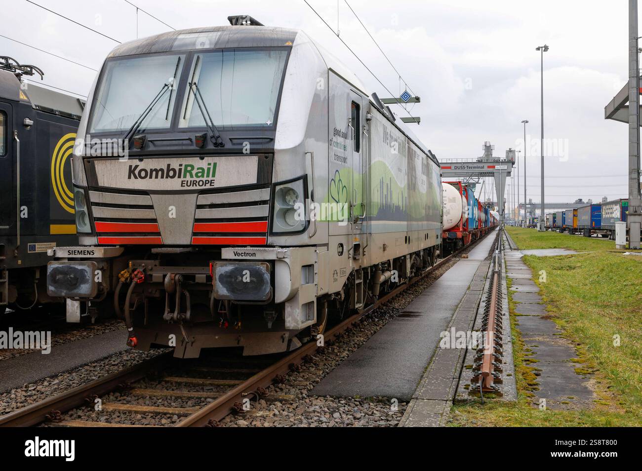 Siemens Vectron-Lok beim Fototermin DB montiert 400 Tonnen schwere neue ...
