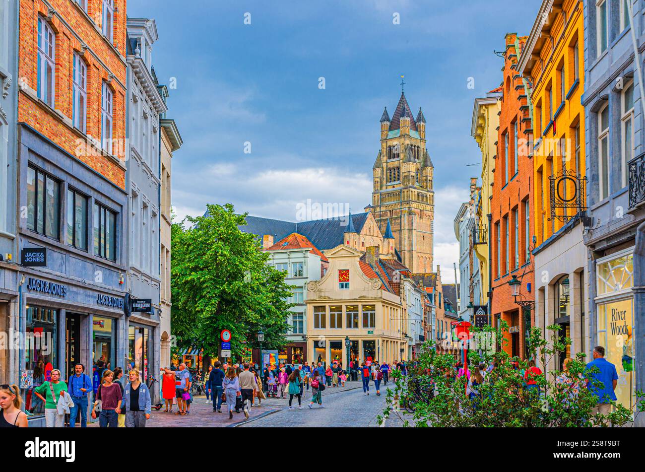 Bruges, Belgium, July 4, 2023: crowd of people walking down pedestrian ...