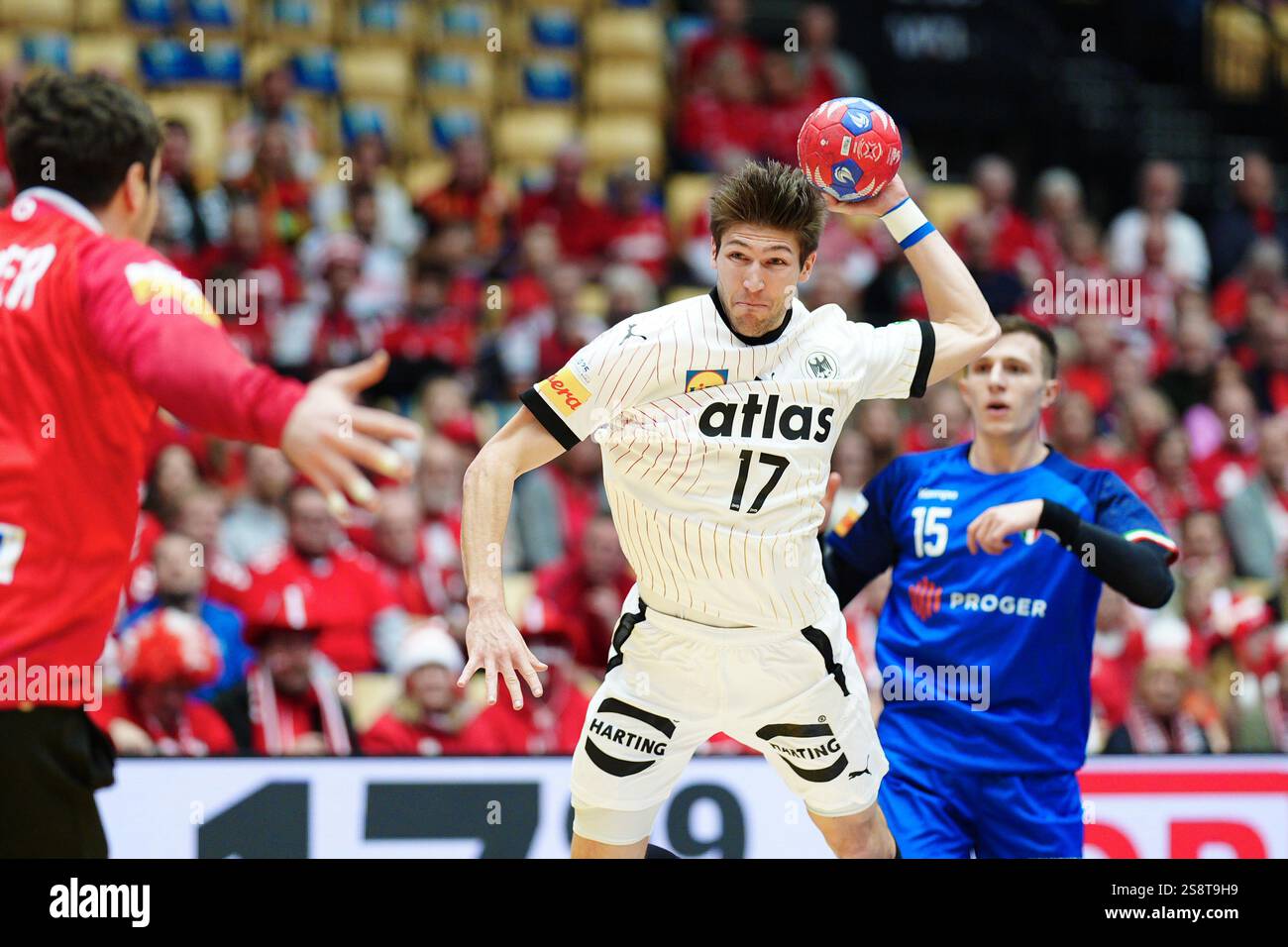 Wurf/Tor Lukas Zerbe (Deutschland, #17) DEN, Italien vs. Deutschland ...