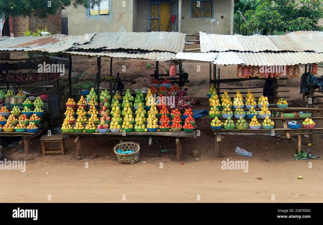 fruit and vegetable vendor, Uganda, East Africa Stock Photo - Alamy