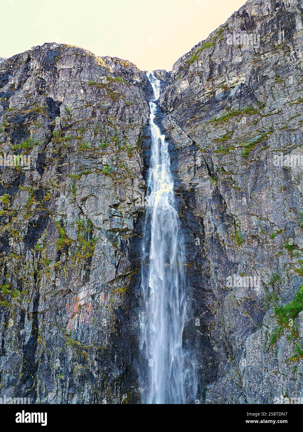 Vertical shot cliffs waterfall hi-res stock photography and images - Alamy