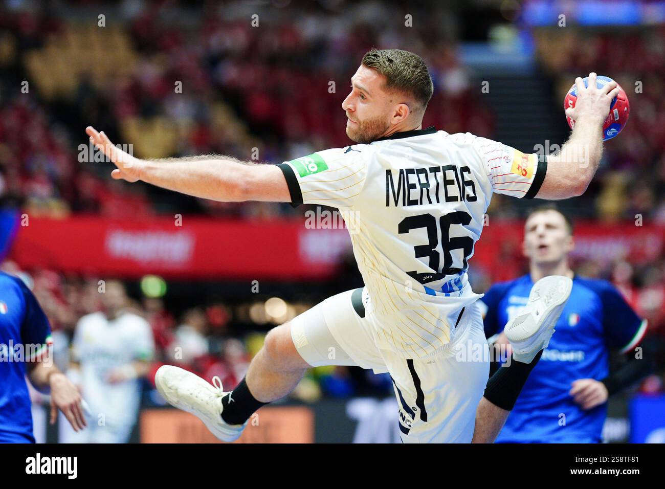 Wurf/Tor Lukas Mertens (Deutschland, #36) DEN, Italien vs. Deutschland, Handball, IHF ...