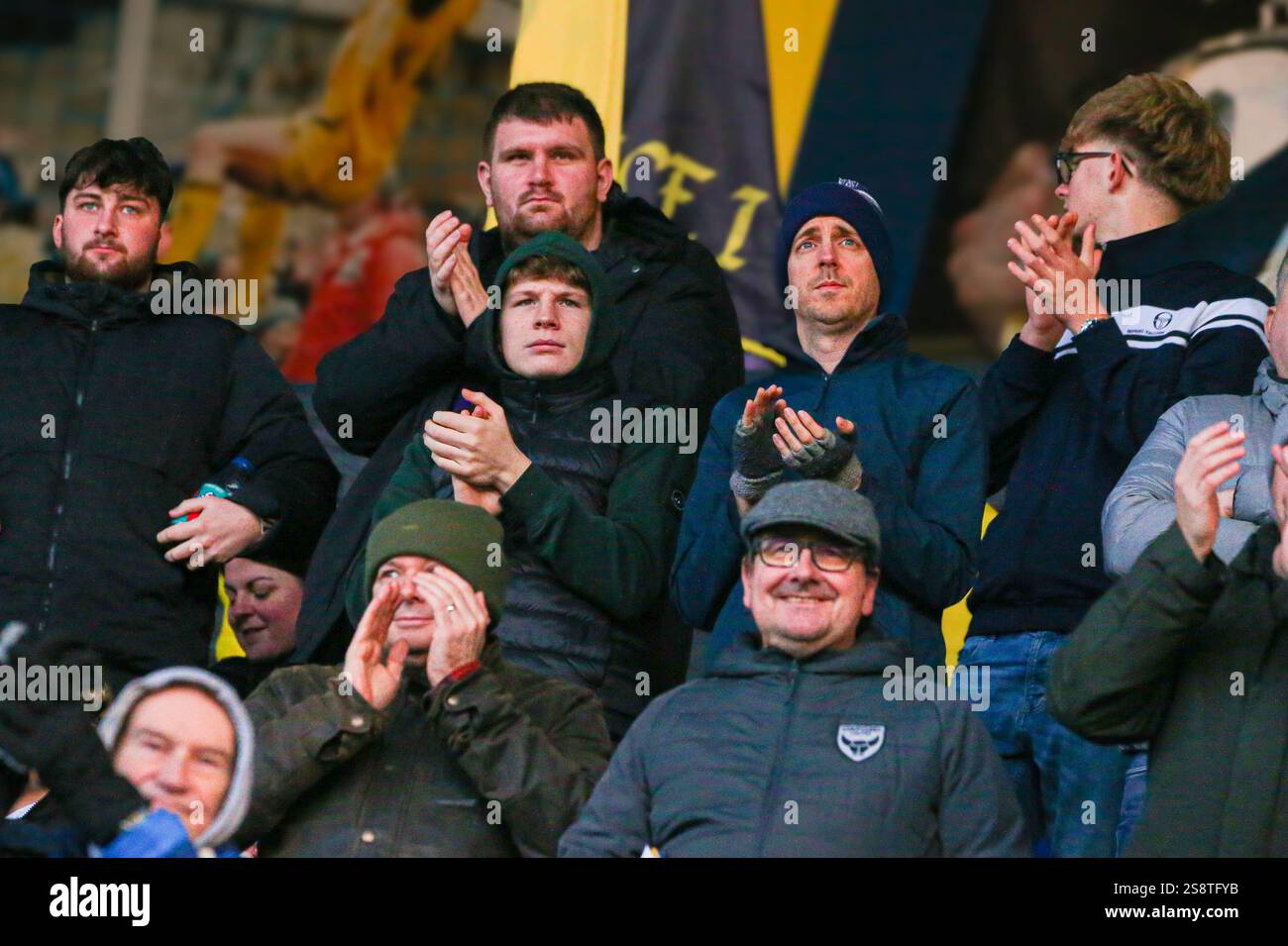 Oxford United Fans Clapping Stock Photo - Alamy