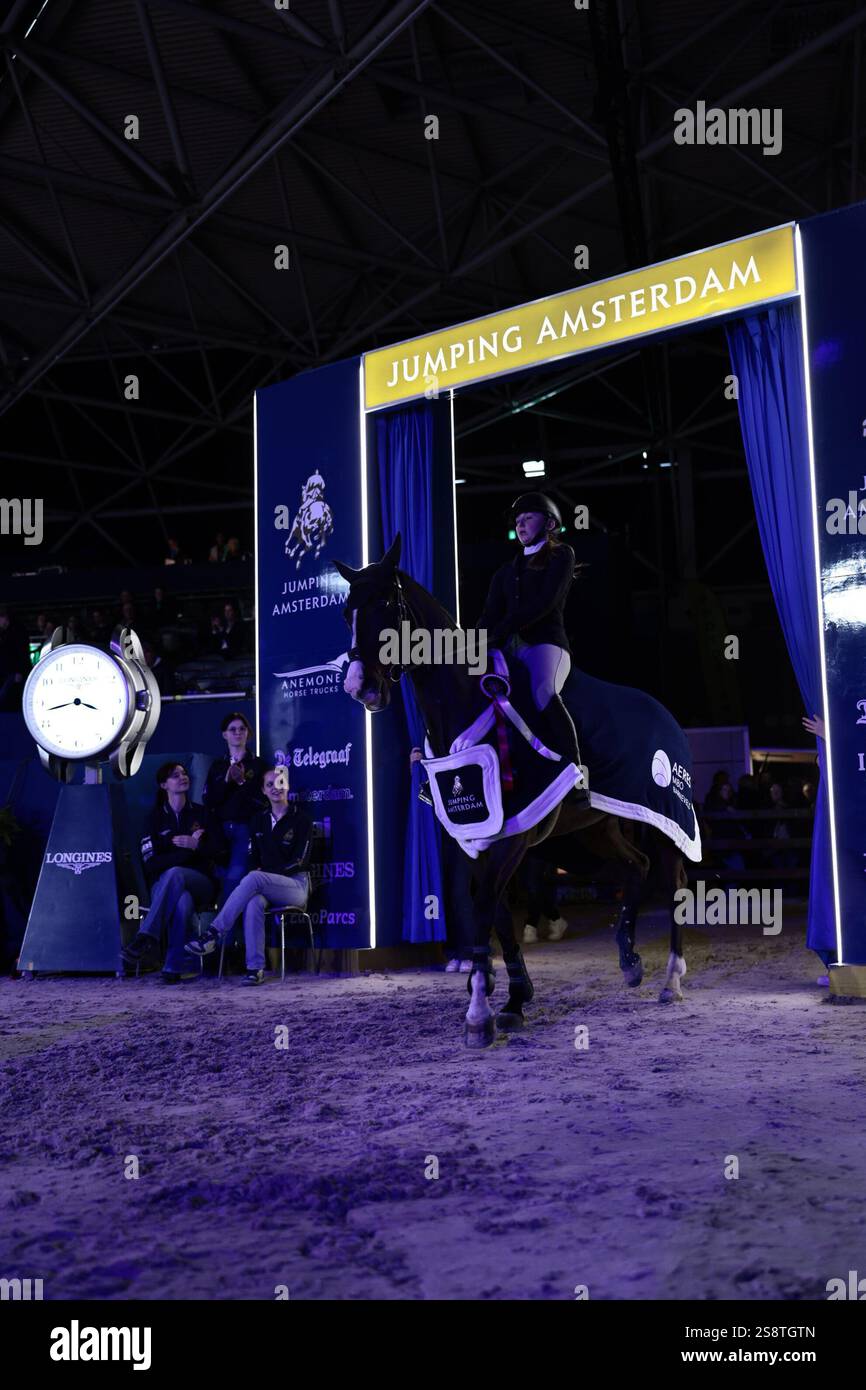 Mirre Sterenberg with Ivy's Hope during the prize giving ceremony of ...