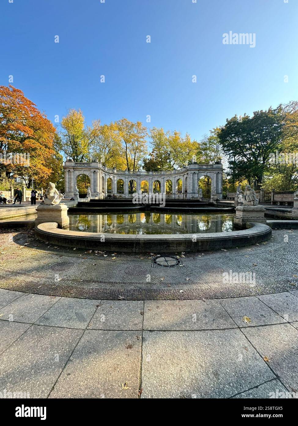 Fountain reflection at Volkspark Friedrichshain Stock Photo - Alamy