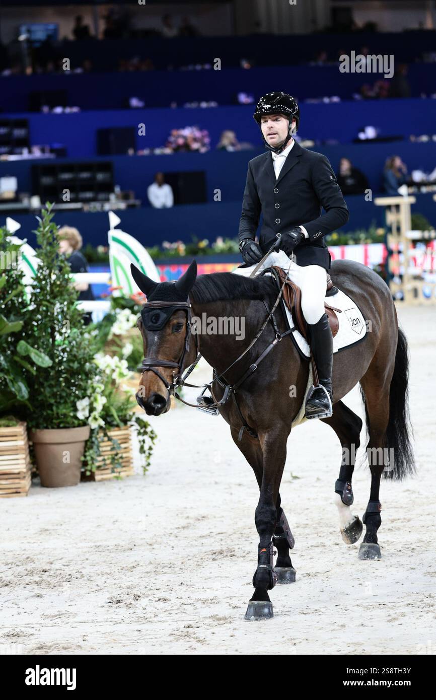 Wesley Mulder with Paradiese de la Vita during the prize giving ...