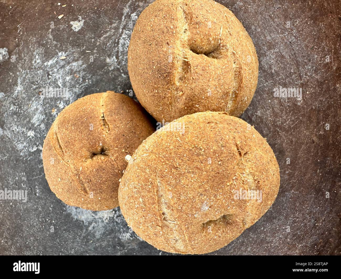 (250123) -- KONYA (T?RKIYE), Jan. 23, 2025 (Xinhua) -- Loaves of bread ...