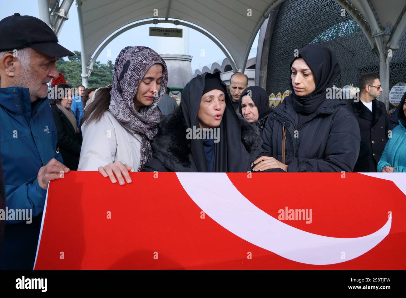 Uskudar, Istanbul, Turkey. 23rd Jan, 2025. Asiye Binner (C ...