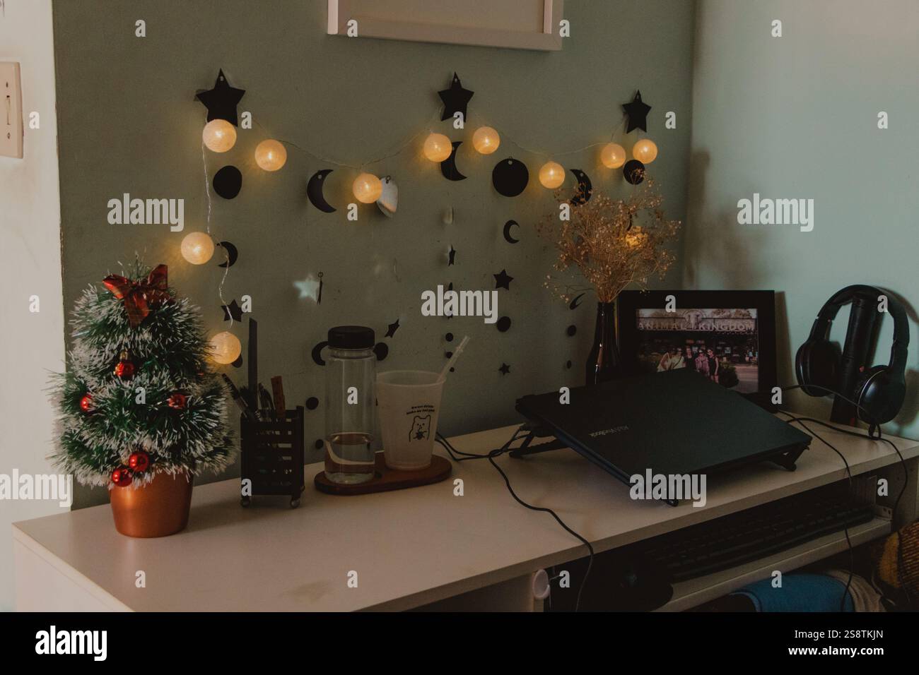 Festive christmas office workspace hi-res stock photography and images ...