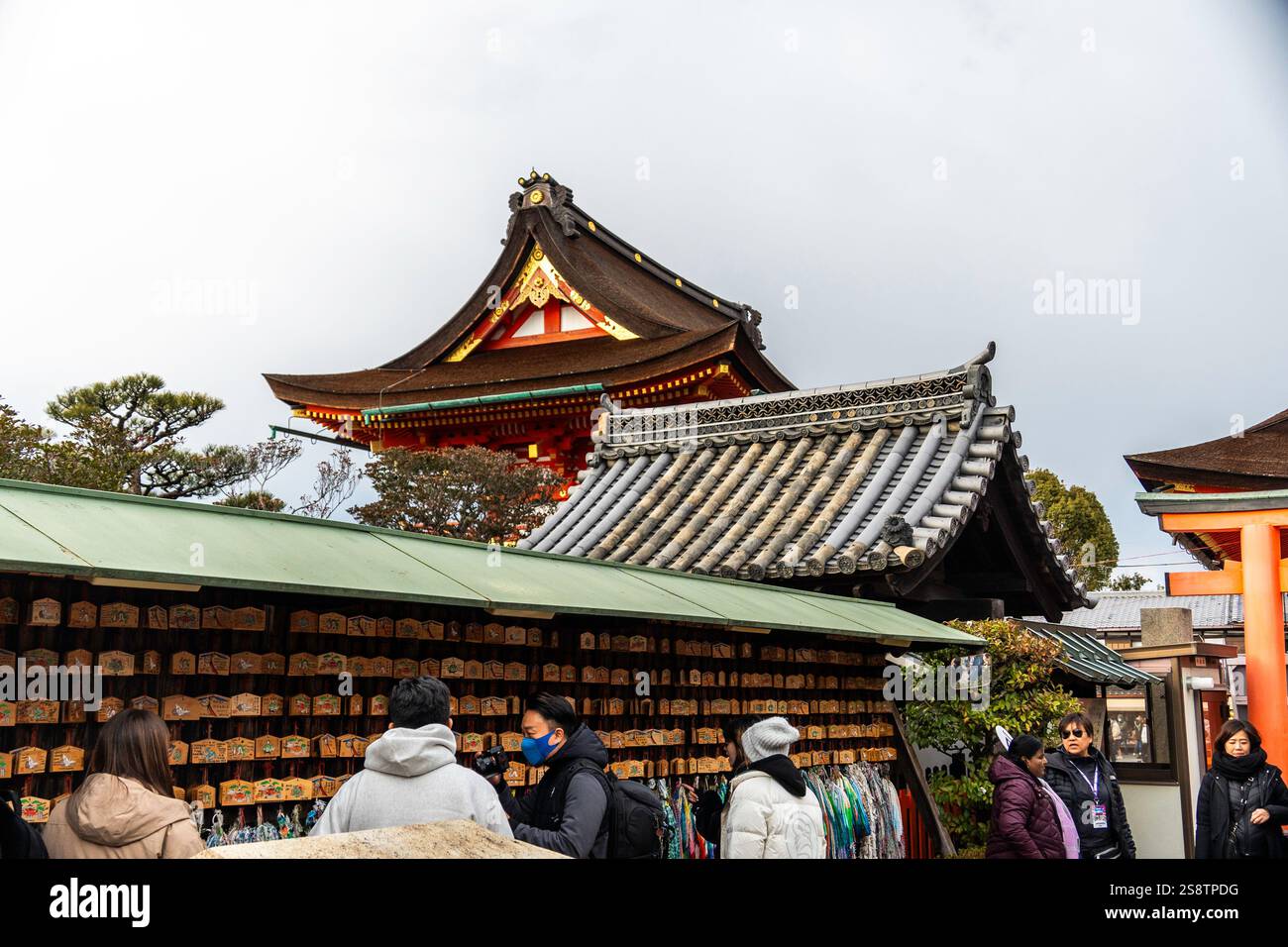 the Fushimi Inari temple grounds Stock Photo - Alamy