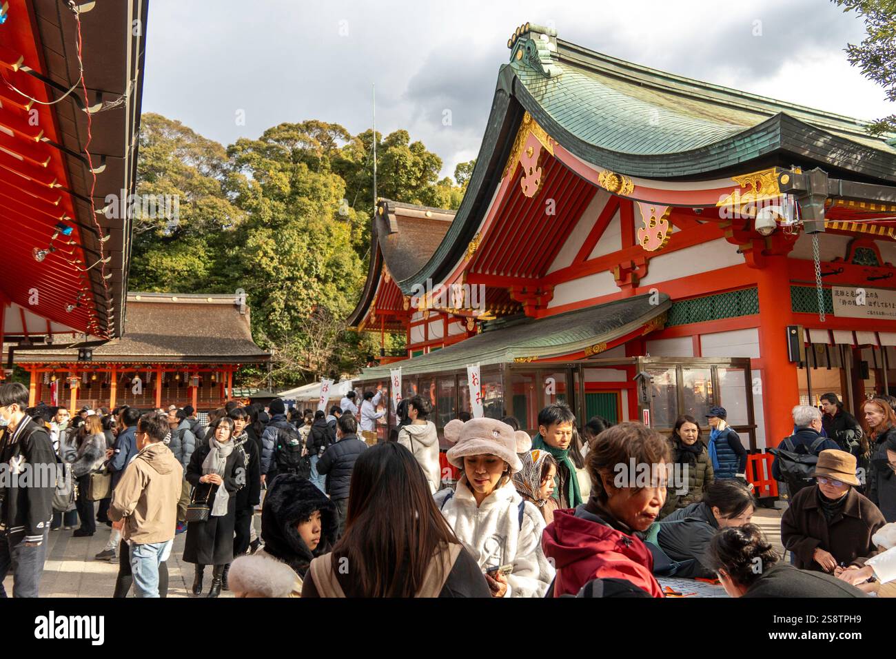 the Fushimi Inari temple grounds Stock Photo - Alamy