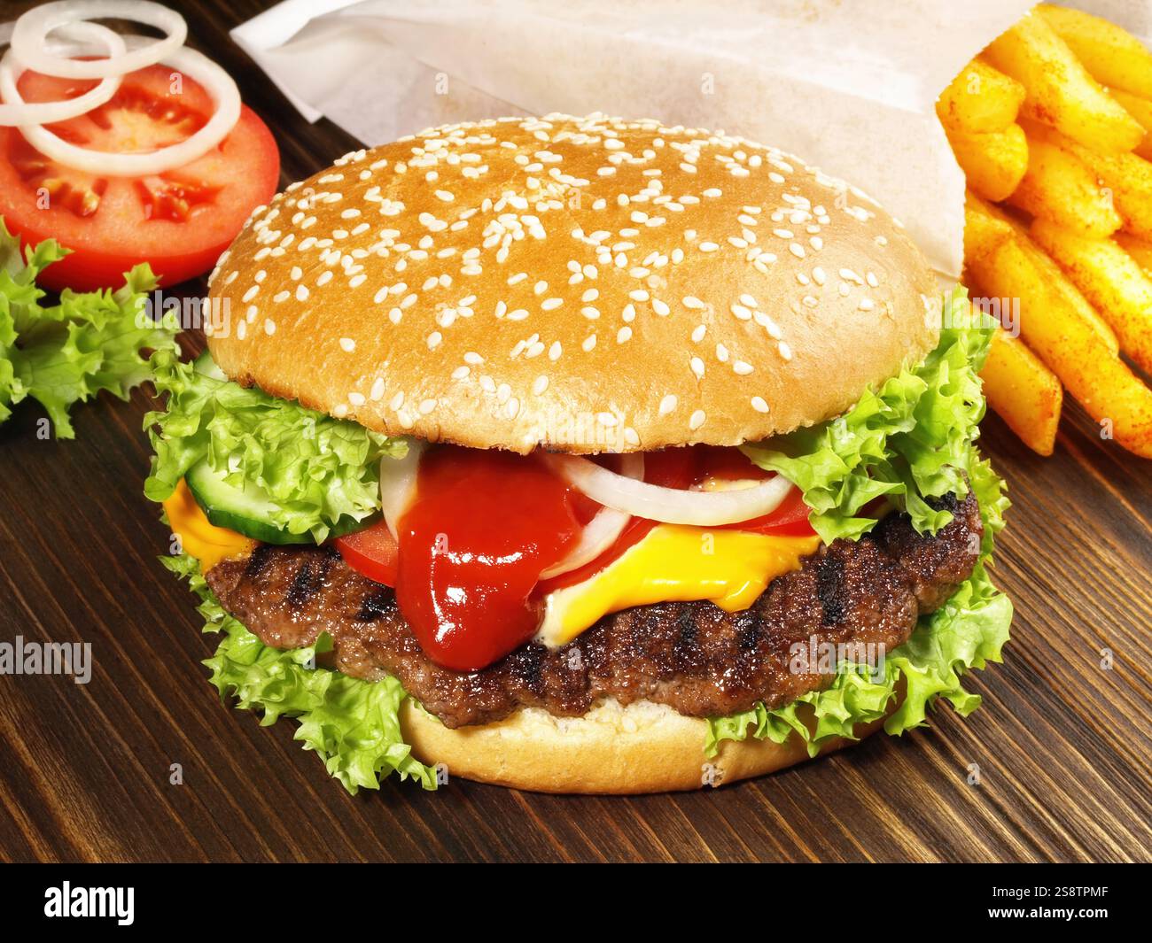 Gourmet cheeseburger meal grilled hi-res stock photography and images ...