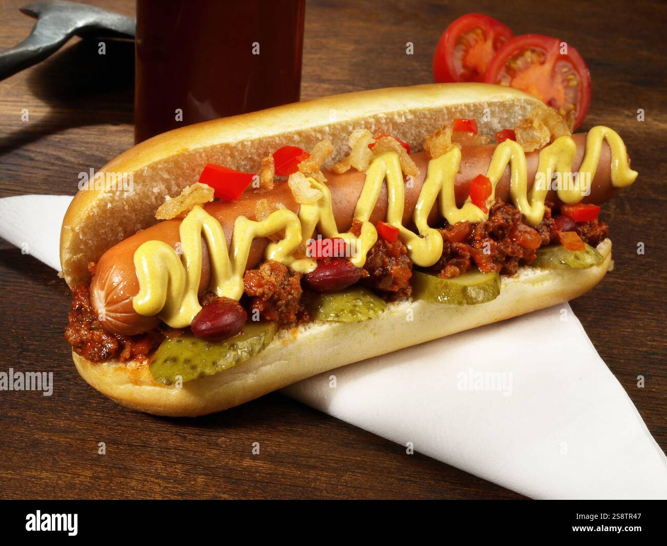 Chili Con Carne Hot Dog Stock Photo - Alamy