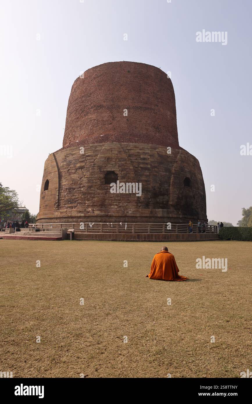 Sarnath Buddhist Temple, Varanasi, Uttar Pradesh, India Stock Photo - Alamy