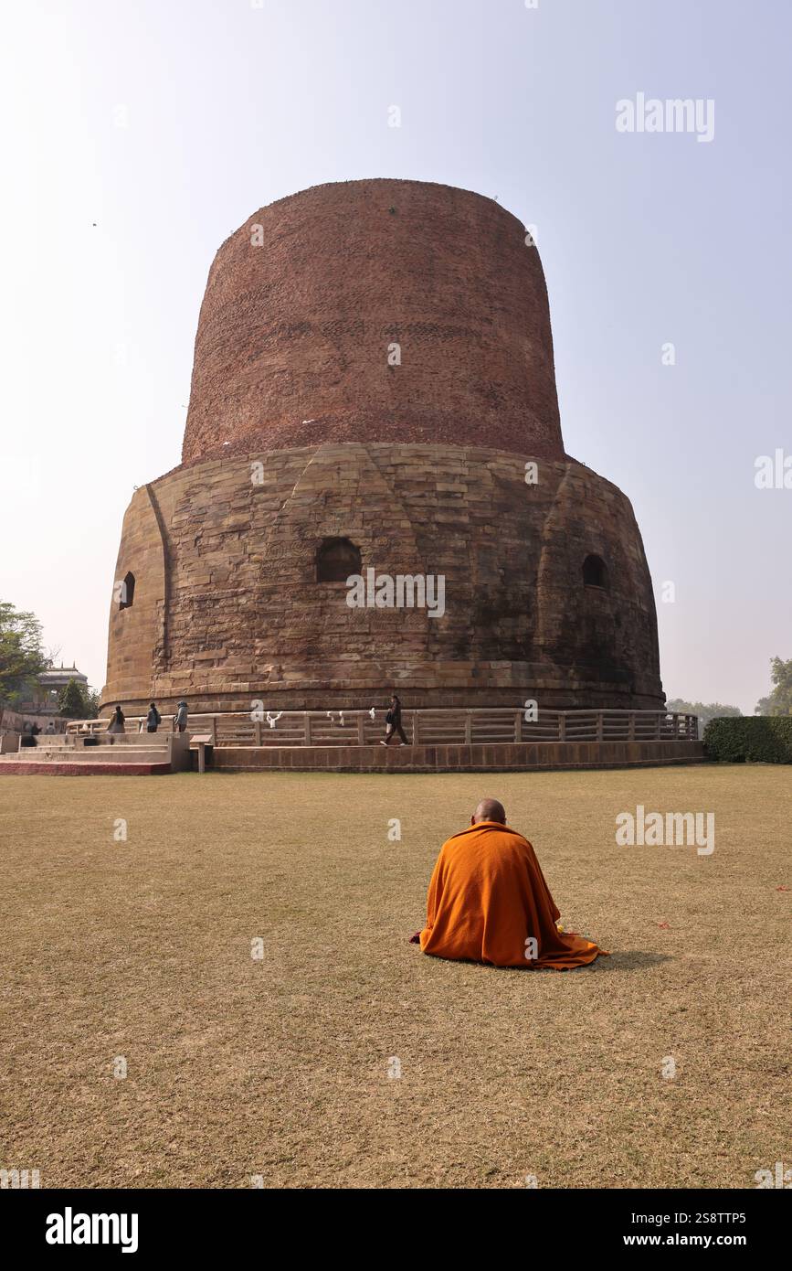 Sarnath Buddhist Temple, Varanasi, Uttar Pradesh, India Stock Photo - Alamy