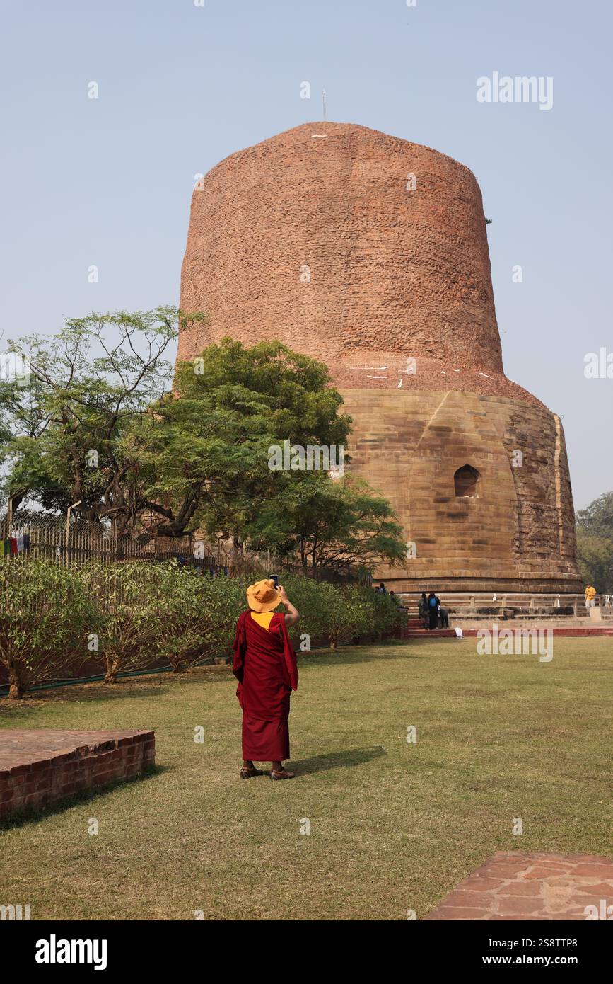 Sarnath Buddhist Temple, Varanasi, Uttar Pradesh, India Stock Photo - Alamy