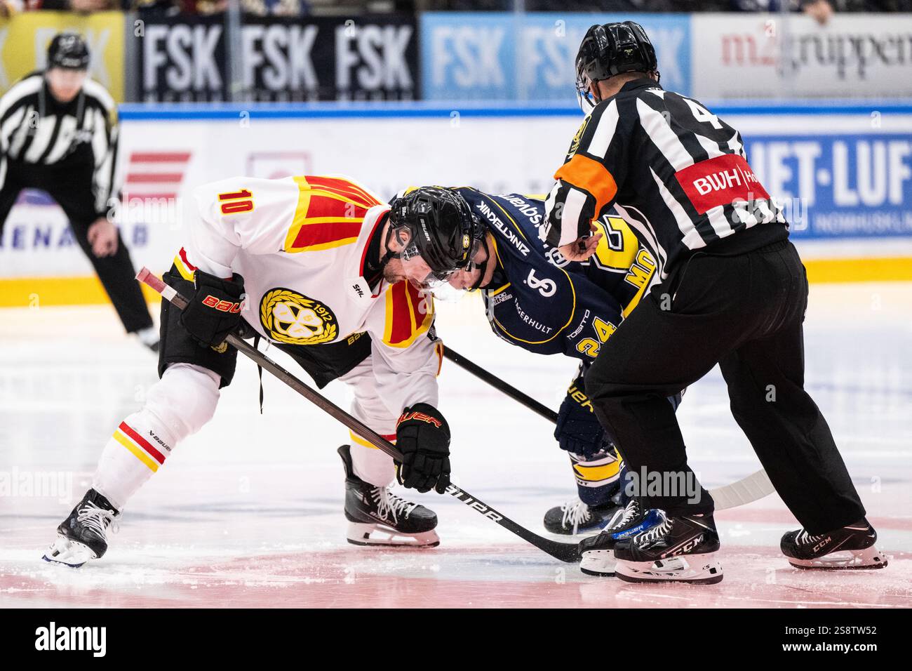 250123 Brynäs Johan Larsson och HV71s Oscar Fisker Molgaard under ishockeymatchen i SHL mellan ...