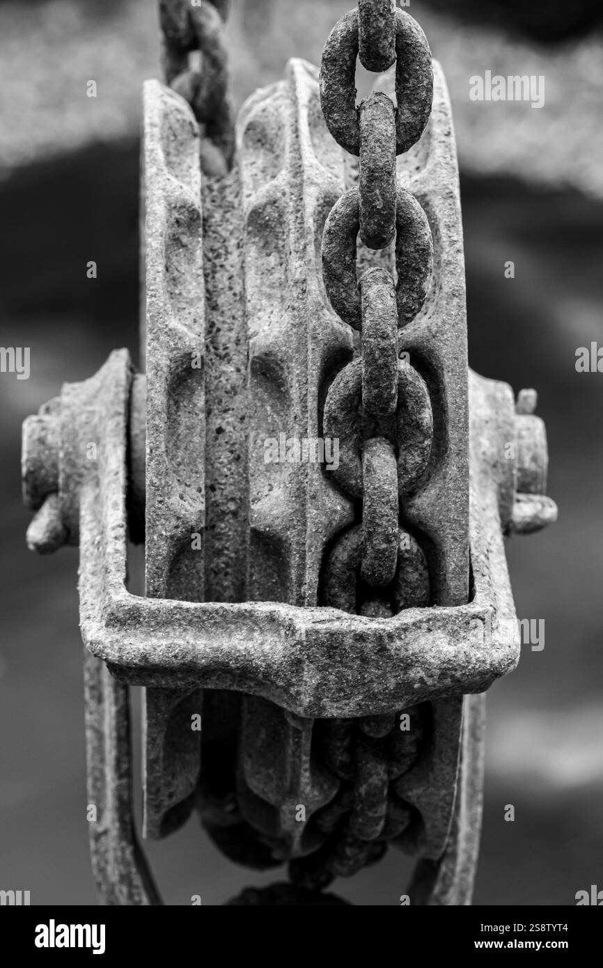 Antique pulley, block and tackle Stock Photo - Alamy