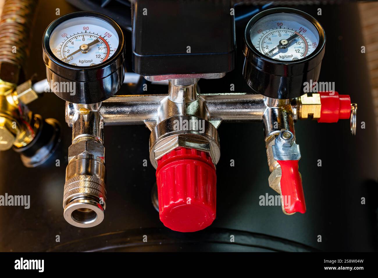 Pressure gauges, pressure measuring couplings in the air compressor ...