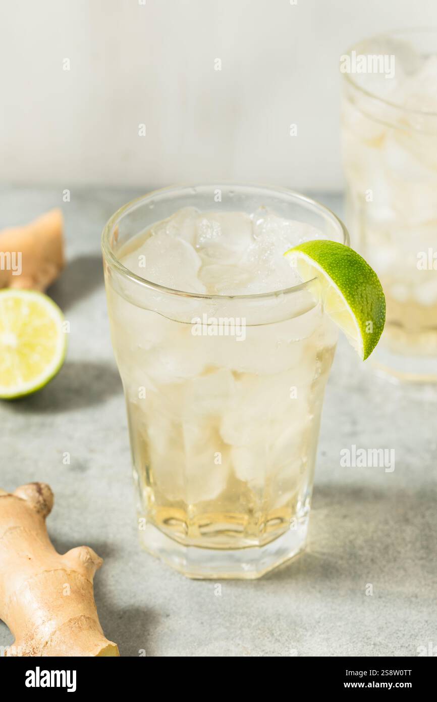 Healthy Refreshing Bubbly Ginger Ale with Ice and Lime Stock Photo - Alamy