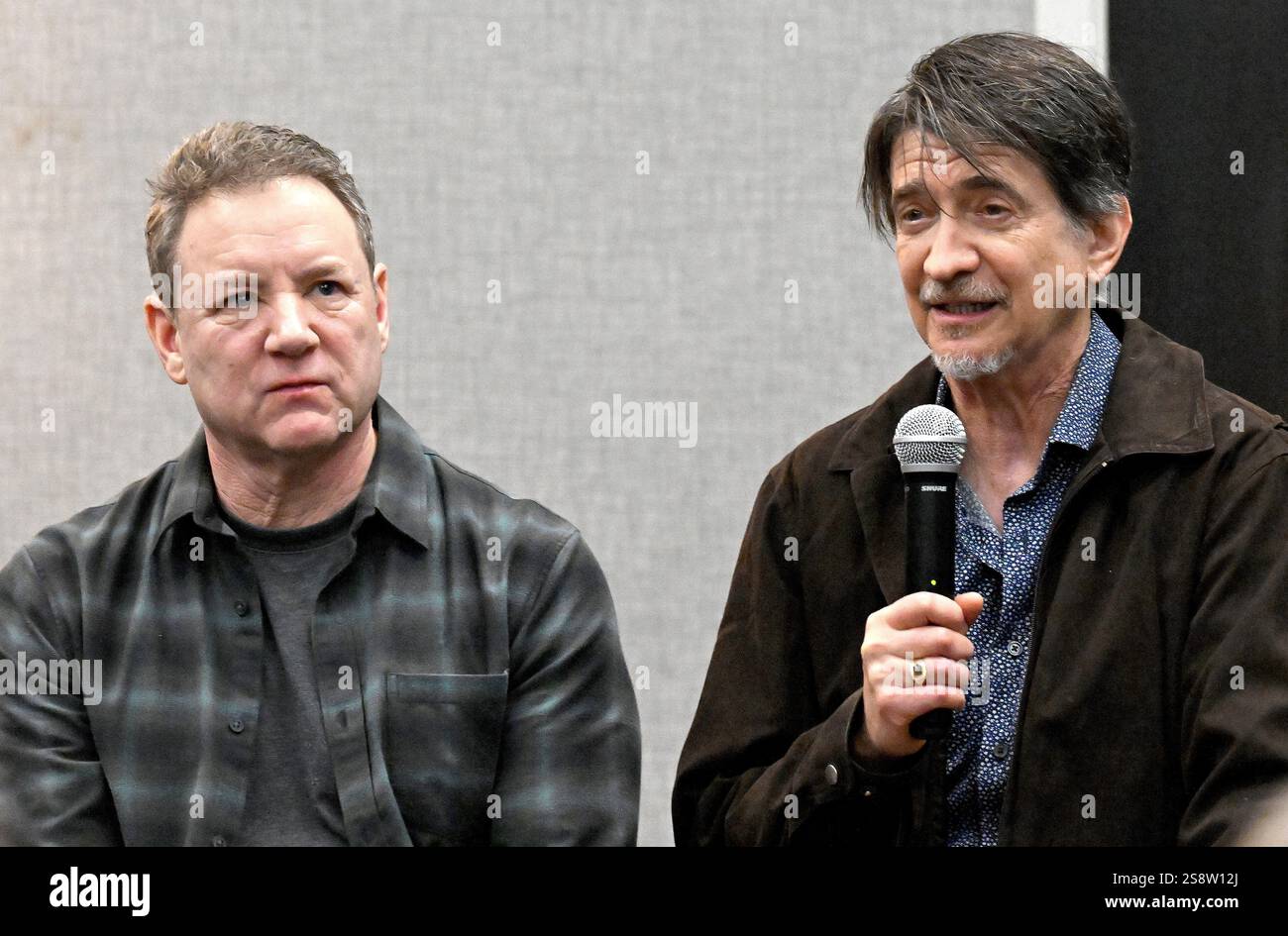 Cast members actors Tony O'Dell and Dan Frischman from the sitcom "Head ...