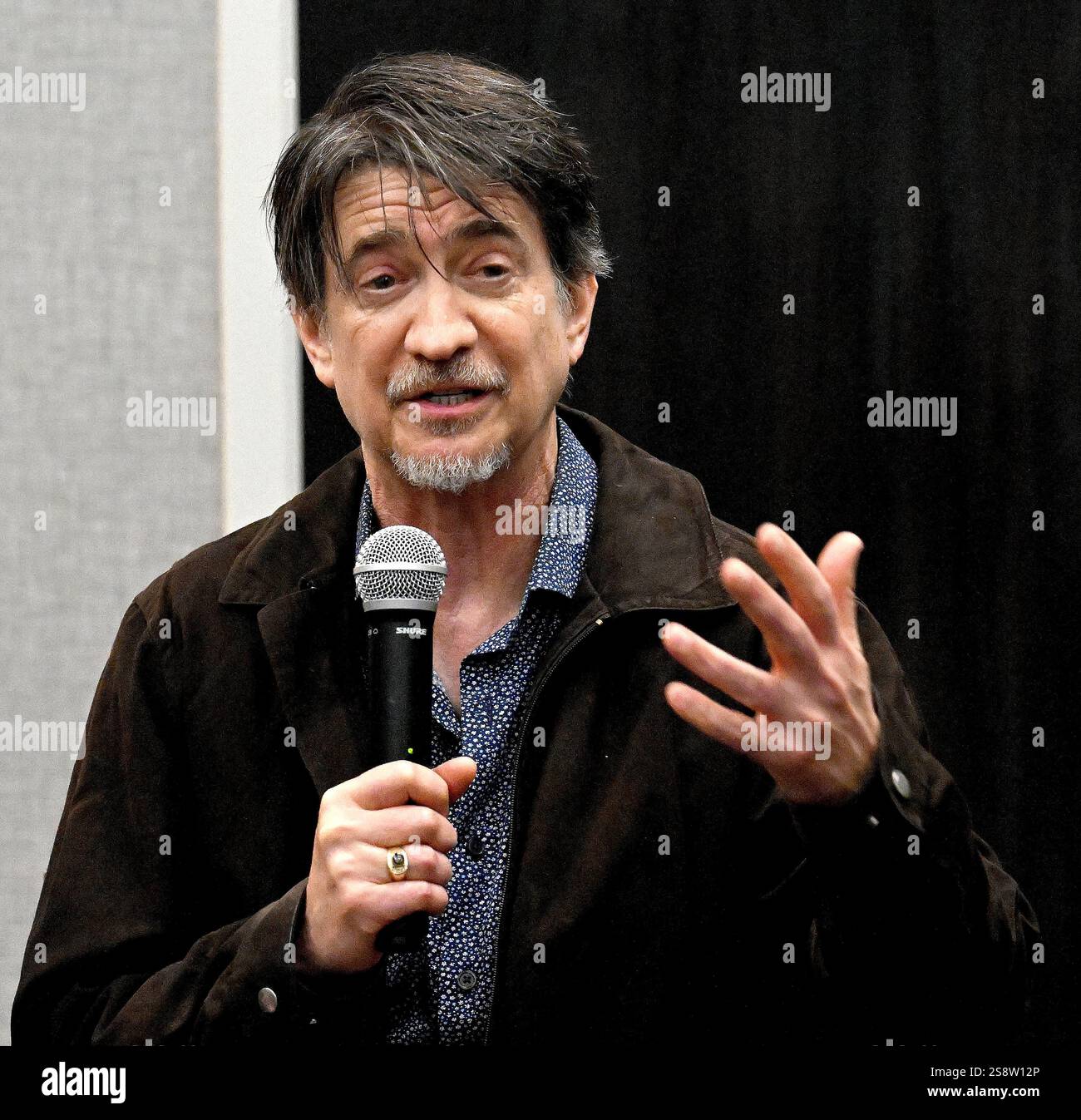 Cast member actor Dan Frischman from the sitcom "Head of the Class ...