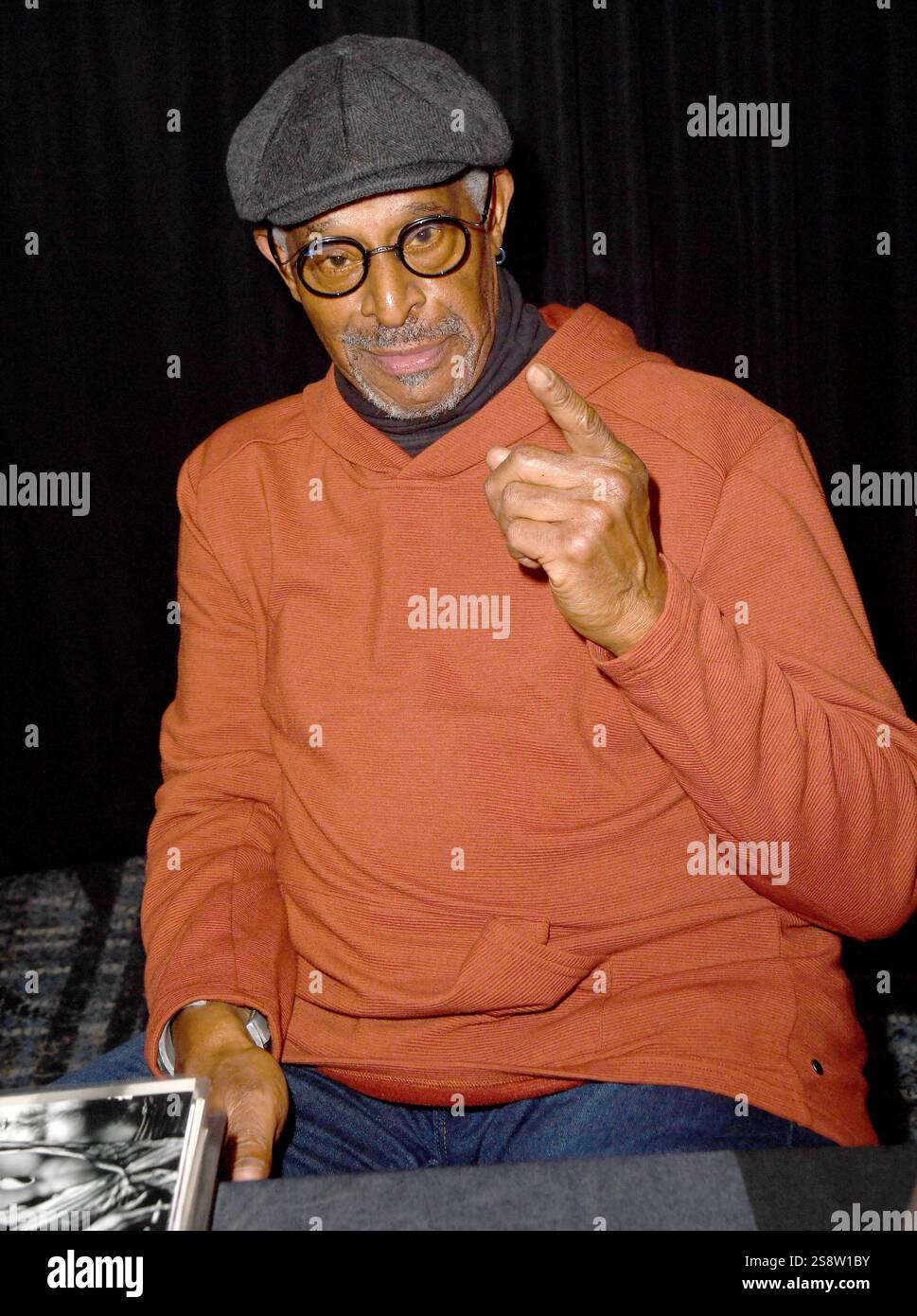 Actor Antonio Vargas from "Starsky and Hutch" poses for photos and ...