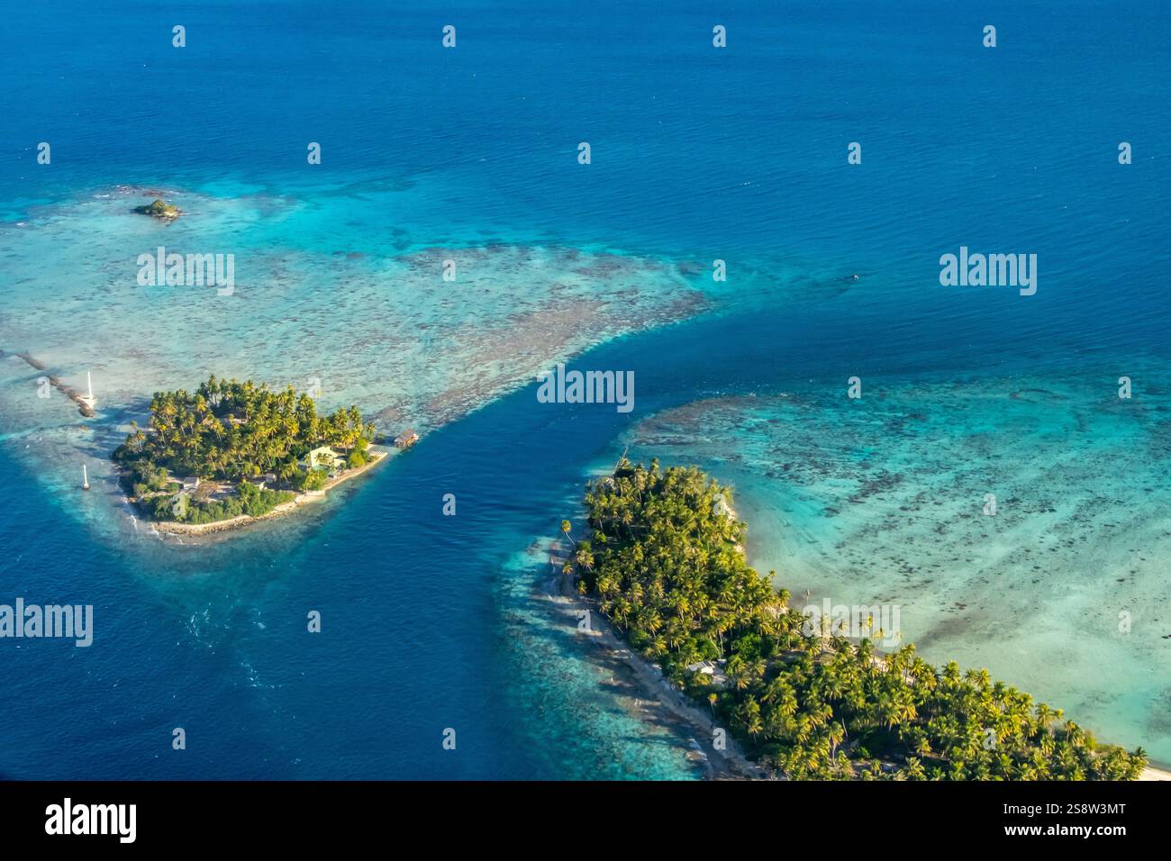French Polynesia, Rangiroa Atoll. Aerial of the atoll Stock Photo - Alamy