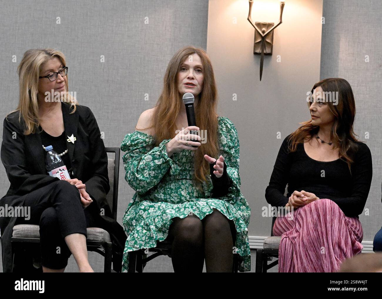 Burbank, United States. 11th Jan, 2025. Cast members actresses ...