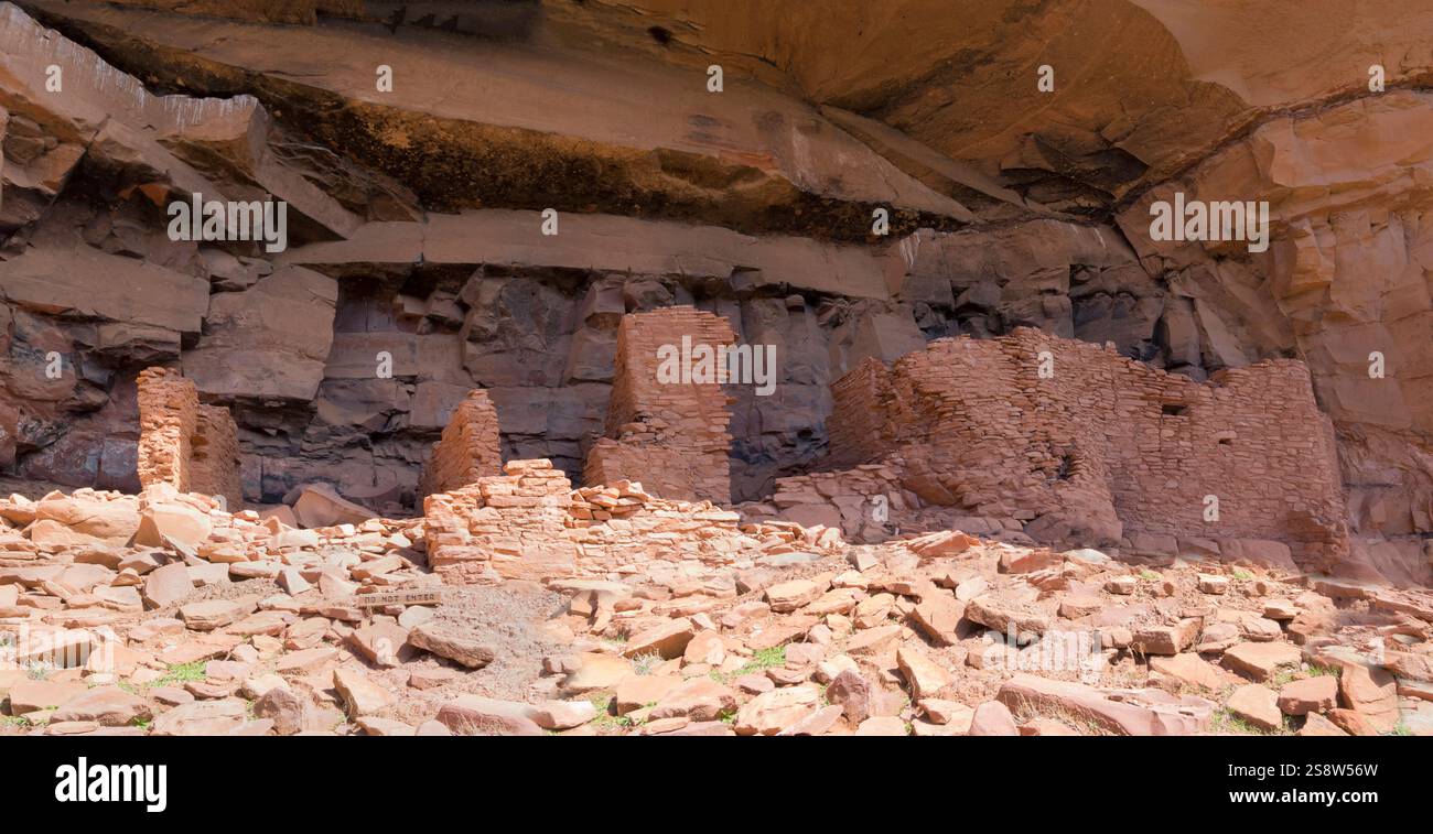 Arizona, Coconino National Forest, Honanki Heritage Site. Honanki Ruin ...