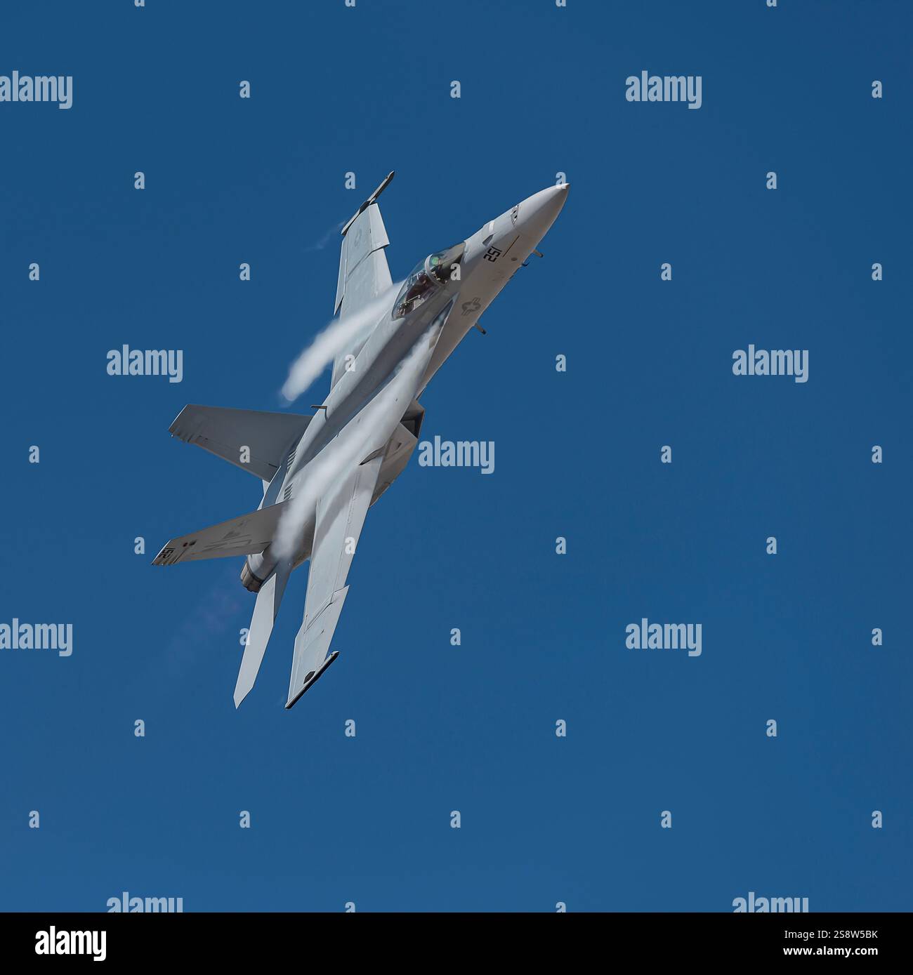 Two engine jets hi-res stock photography and images - Alamy