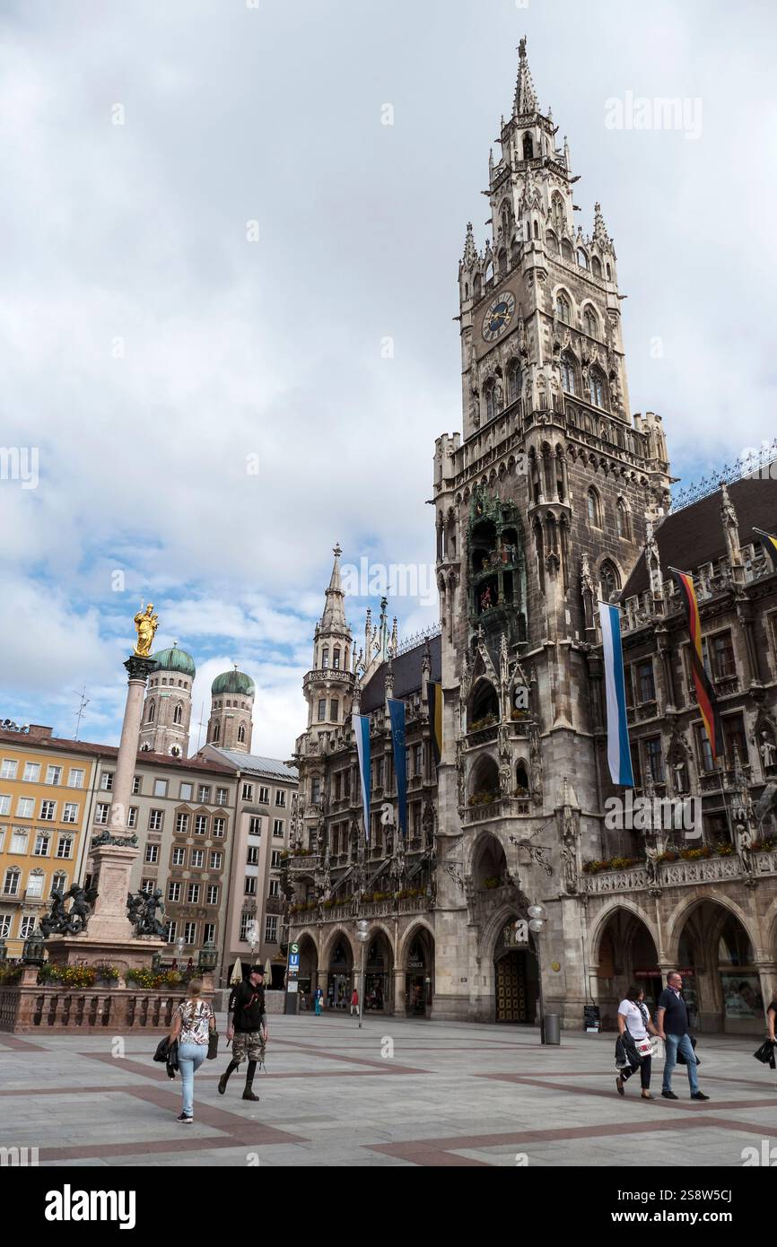 Marian column at Marienplatz, pedestrian zone in Munich, Bavaria ...