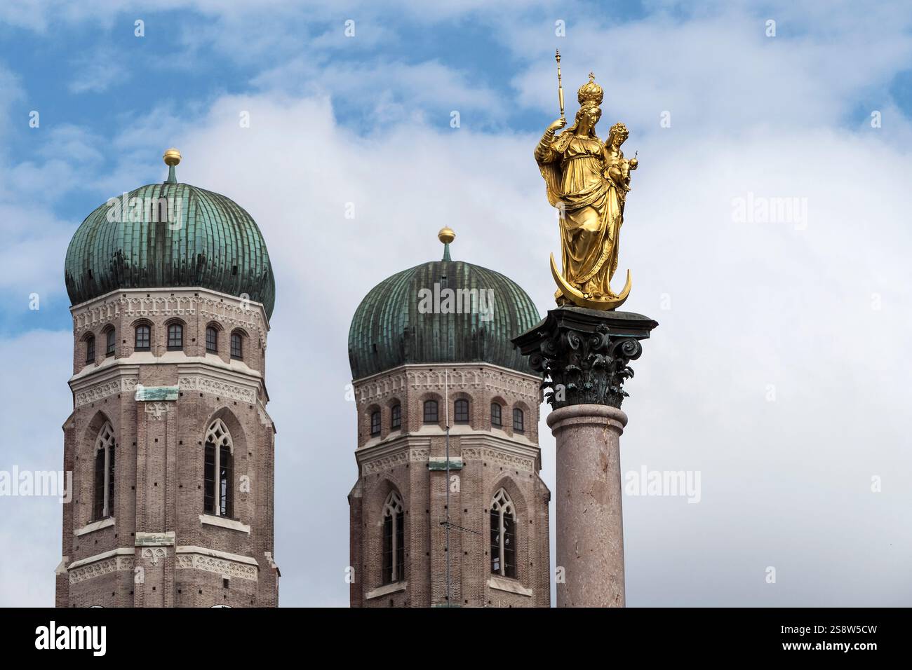 Marian column at Marienplatz, pedestrian zone in Munich, Bavaria ...