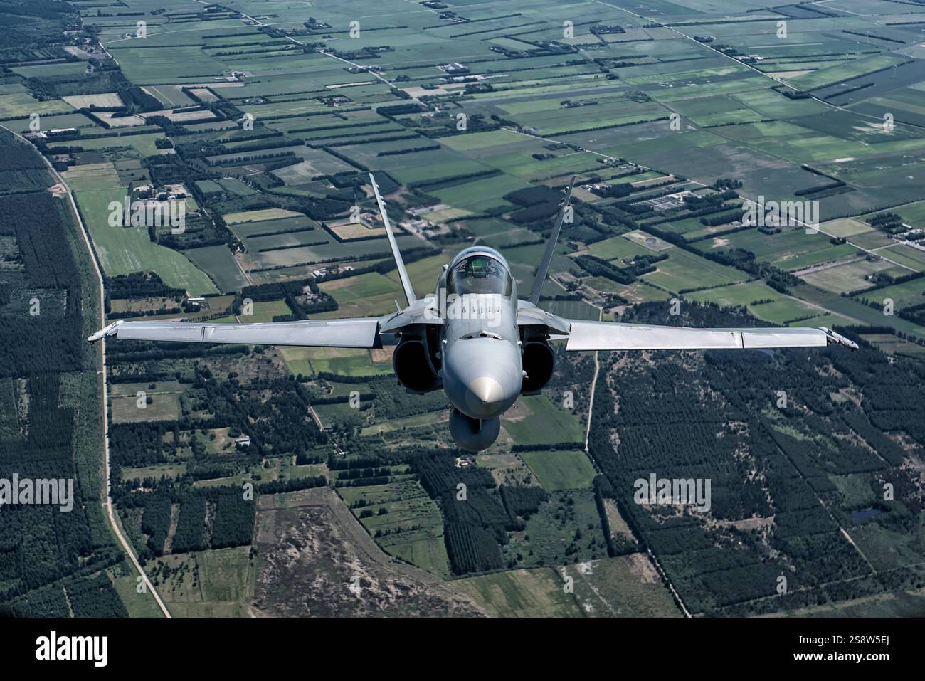 Front view fighter jet hi-res stock photography and images - Alamy