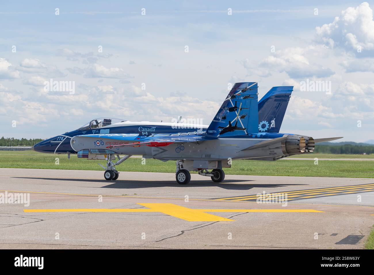 F-18 Fighter Jets Stock Photo - Alamy